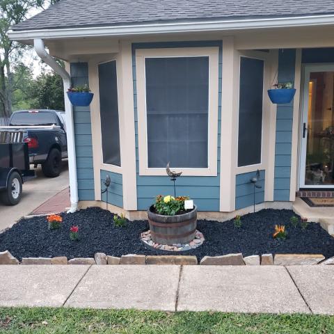 Front yard | RubberMulchWarehouse.com